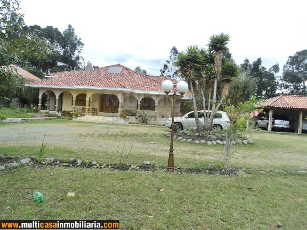 Casa en Venta a Crédito con piscina Sector Challuabamba Cuenca - Ecuador